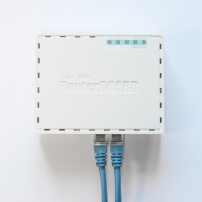 Router Mikrotik RB750GR3 | ProNet Tecnología